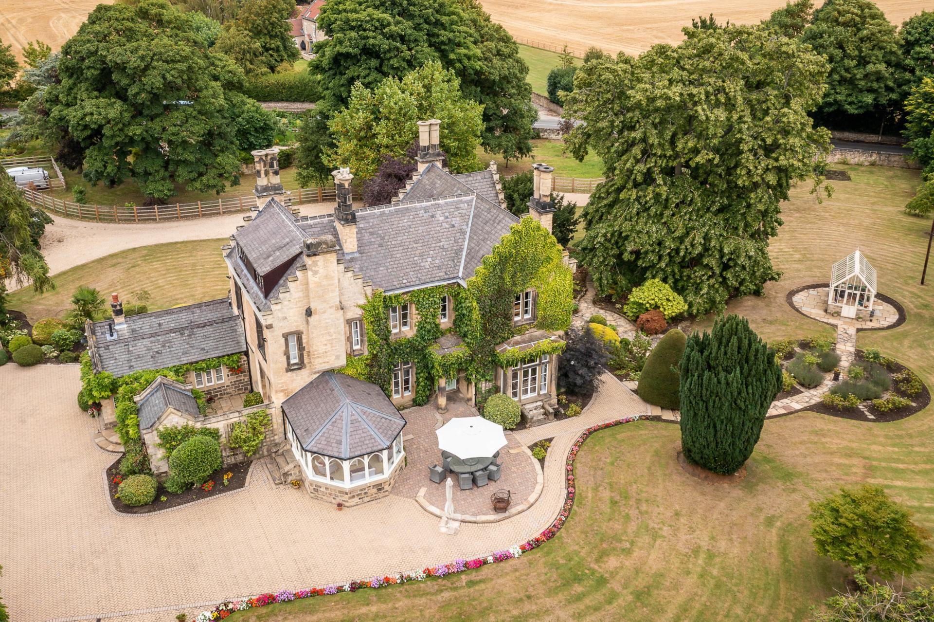 Top 10 beautiful gardens perfect for an easter egg hunt | Fine & Country