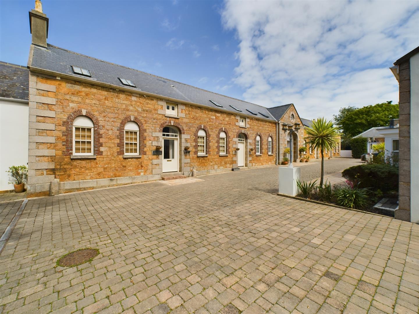 NON QUAL | Fine & Country