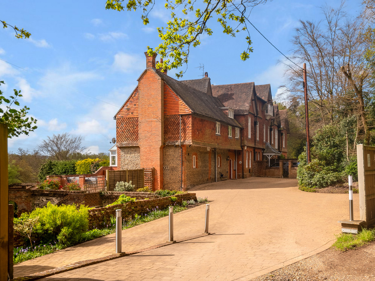 Top 15 commuter homes within an hour of London | Fine & Country