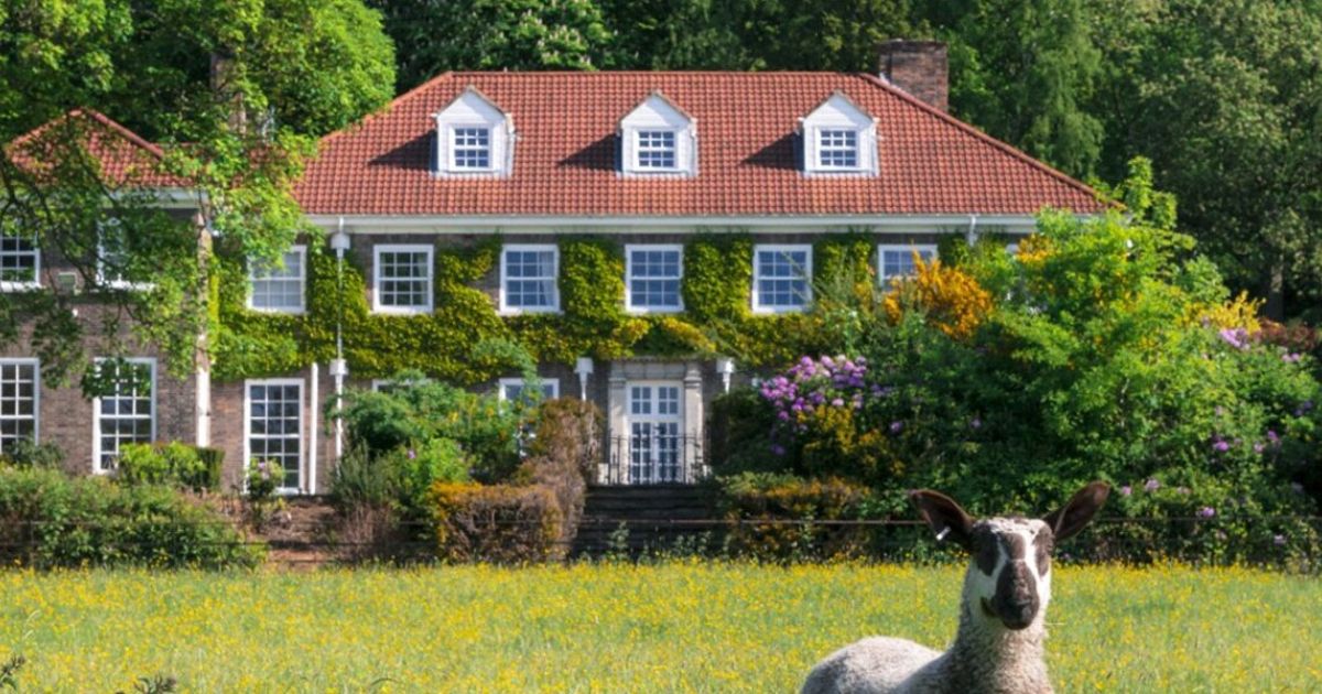 Beautiful English Mansions