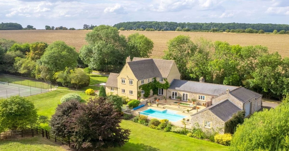 Homes with tennis courts for Wimbledon | Fine & Country