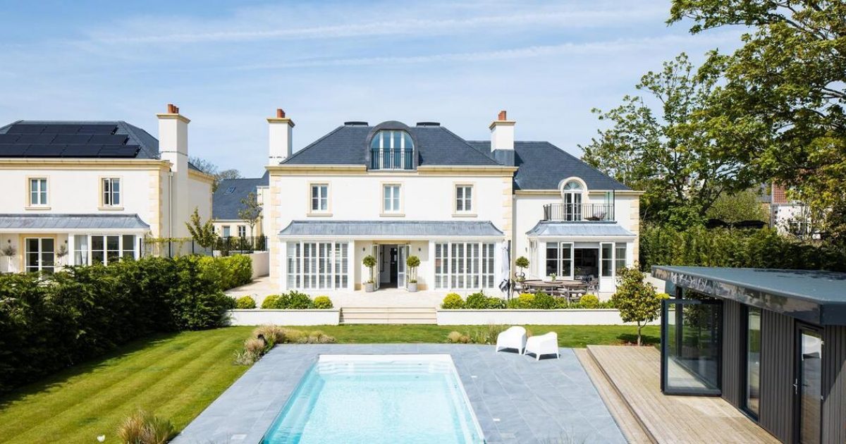 Step into the garden: Beautiful properties with exquisite gardens ...