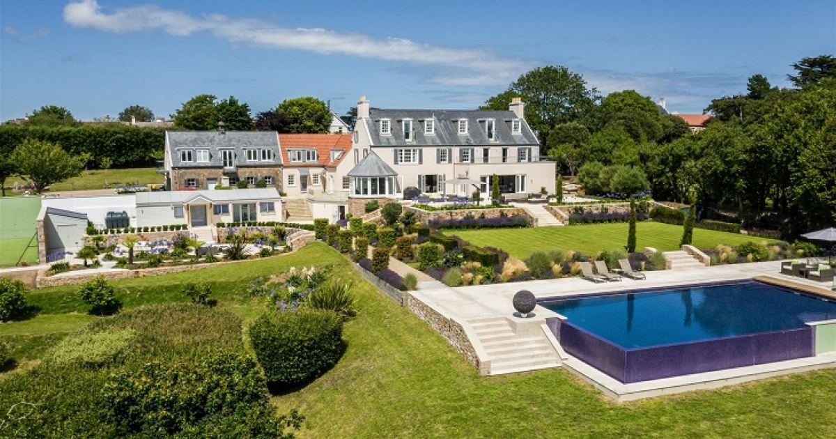 10 Homes From Around the World with Gorgeous Gardens | Fine & Country