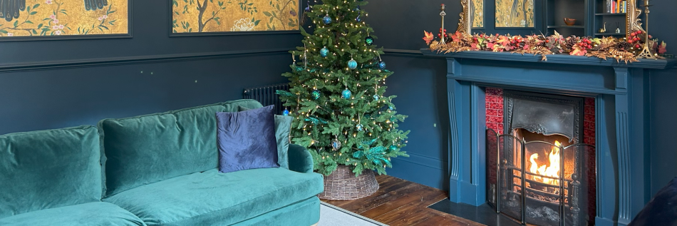 Christmas homes with chimneys and fireplaces for Father Christmas ...