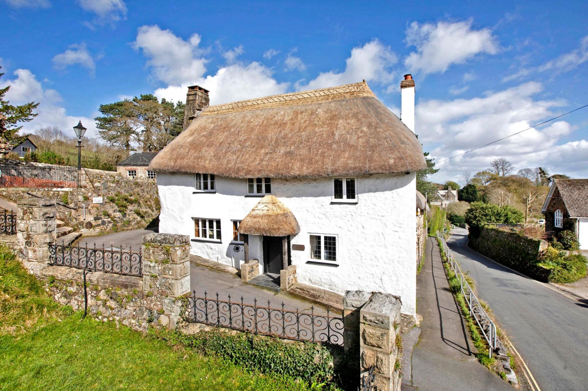 Thatched Roof Cottages The 'fairy Tale' Cotswold Thatched Cottage