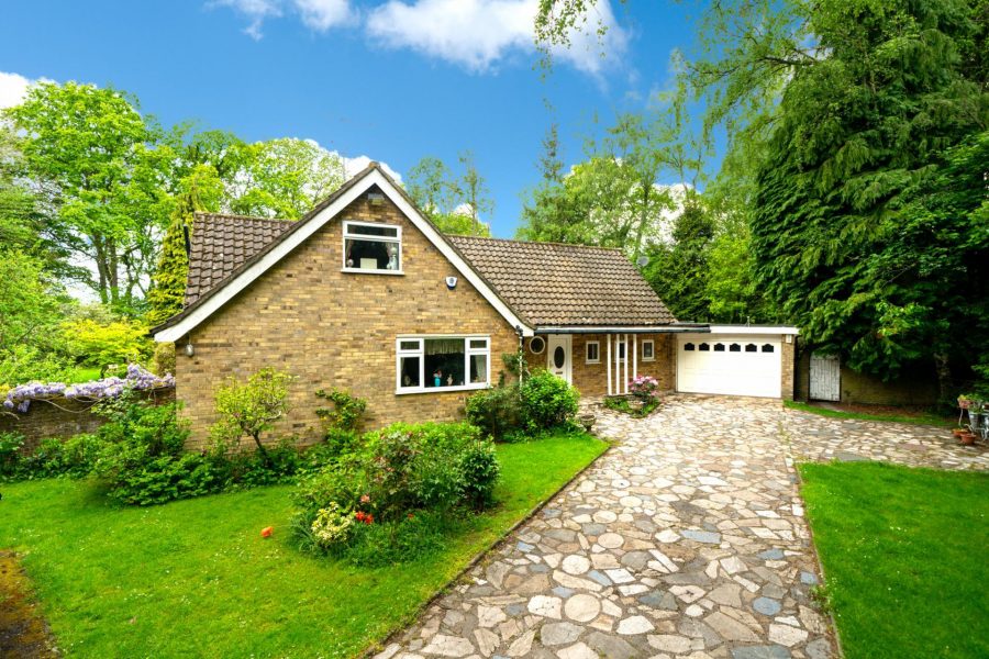 Chalet for sale with 6 bedrooms, Oldhill Wood, Studham | Fine & Country