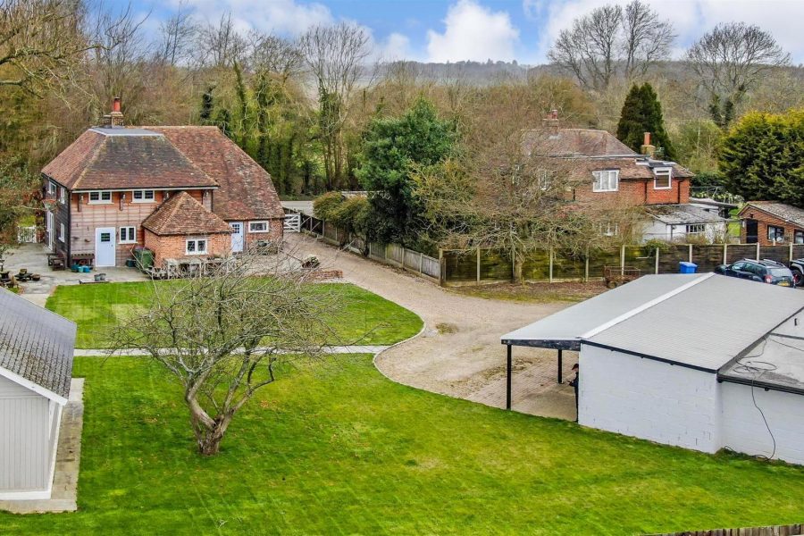 Detached House for sale with 4 bedrooms, Canterbury Road, Selsted ...