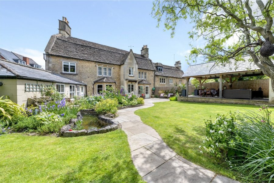 Semi Detached House For Sale With 4 Bedrooms Bristol Road Chippenham