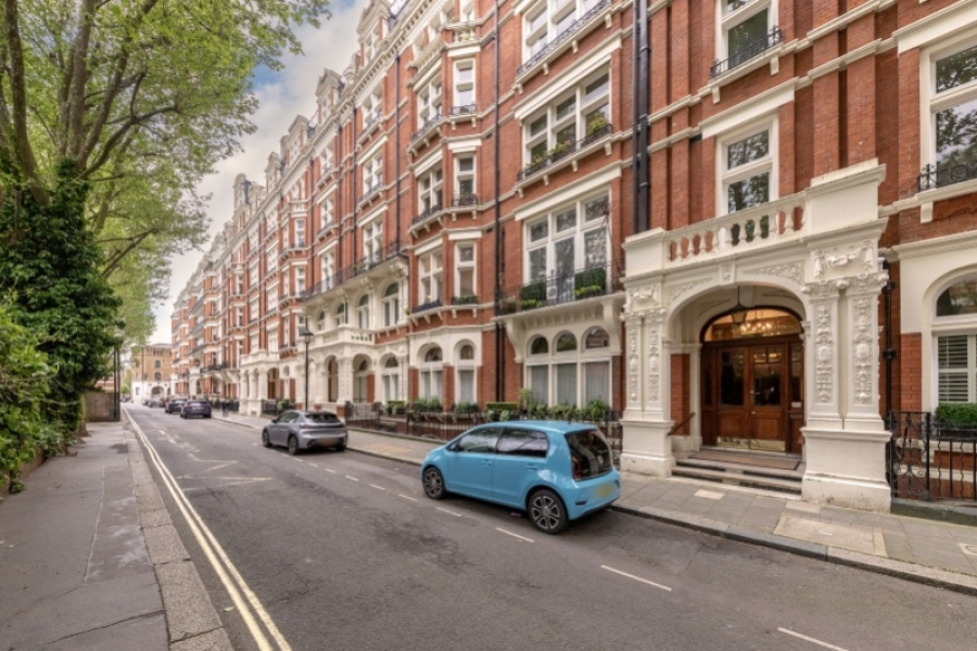 Apartment for sale with 3 bedrooms, Morpeth Mansions, SW1P | Fine & Country